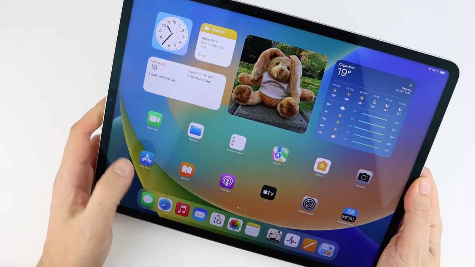 Surface Pro vs iPad Pro - Which tablet is better for you? - WorldofTablet